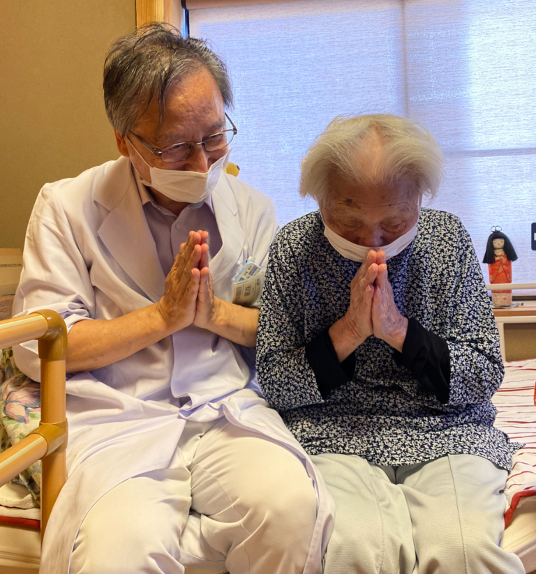 地域医療を考える 健康雑記帳 100歳になっても自分の歯で食べる~好物は「あずきもち」と「かりんとう」 訪問診療の一幕 坂井輪診療所